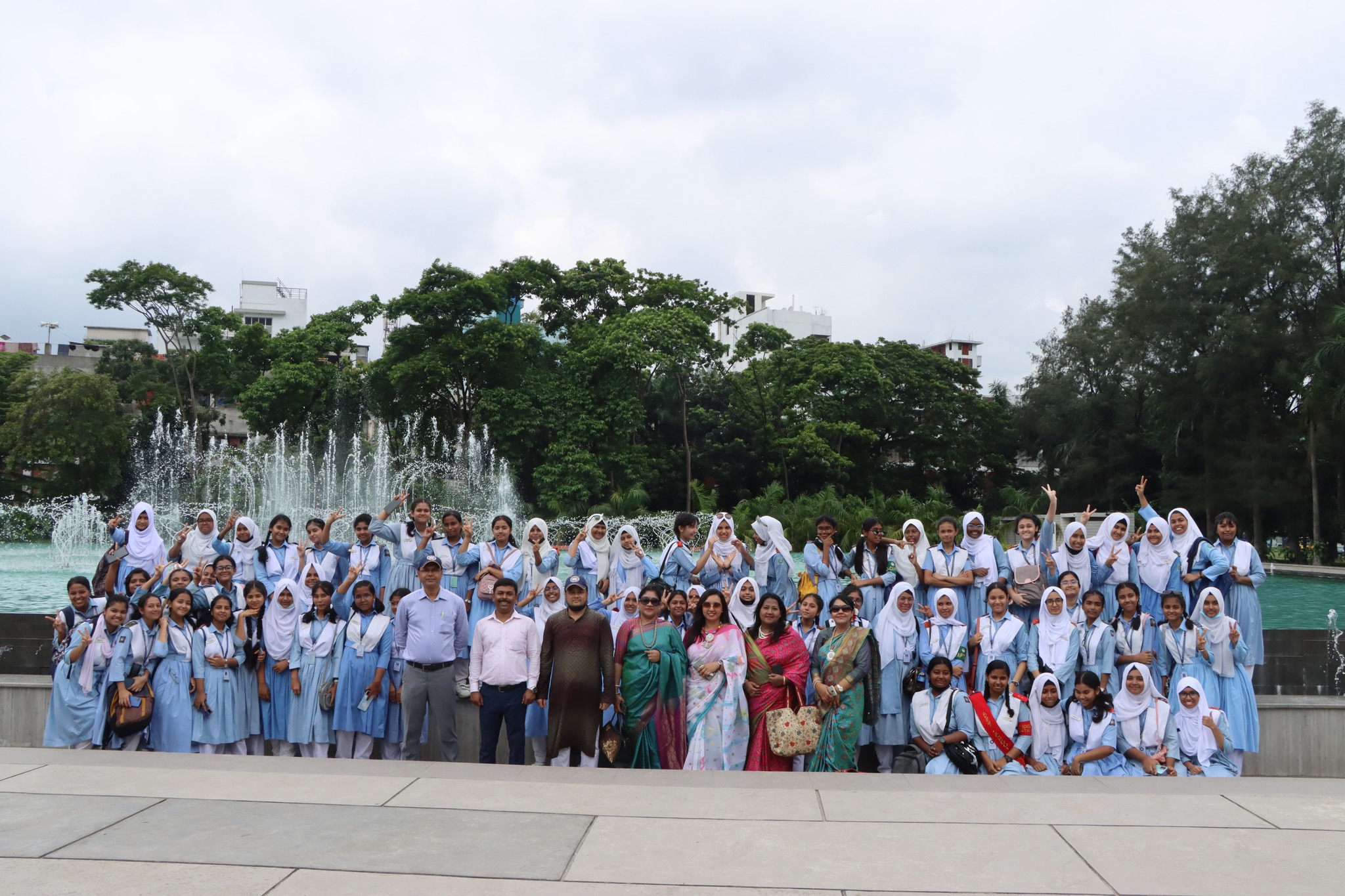 The study tour of class IX held